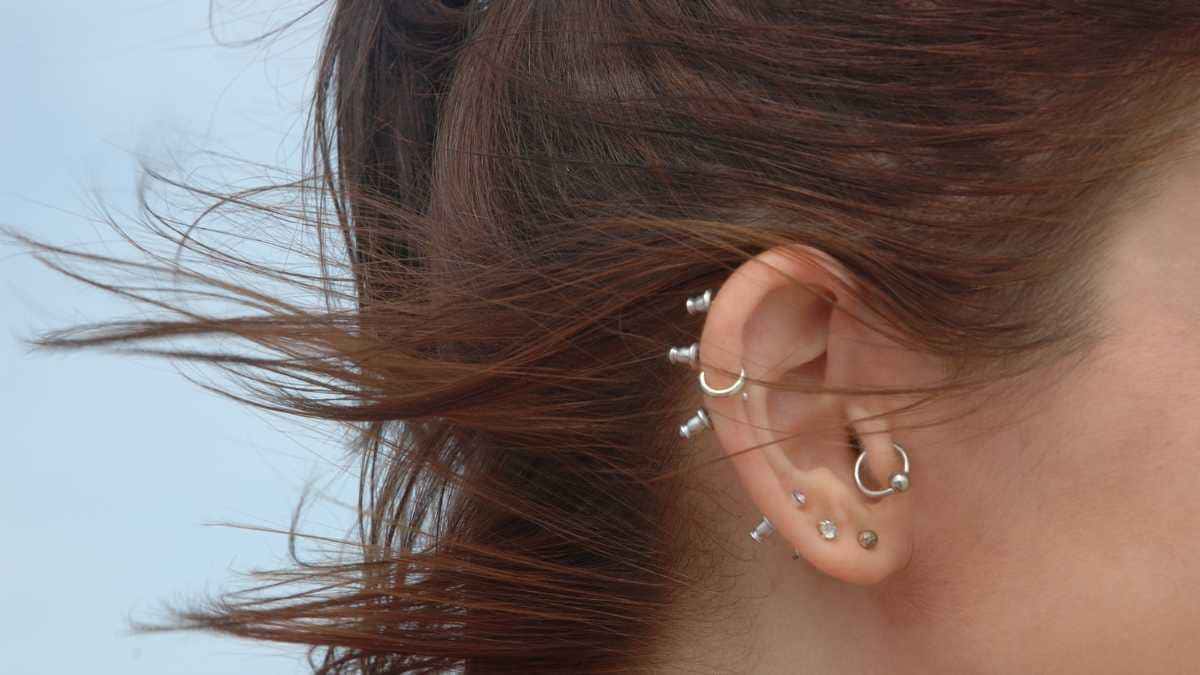 Tipos de piercings helix para usar na orelha